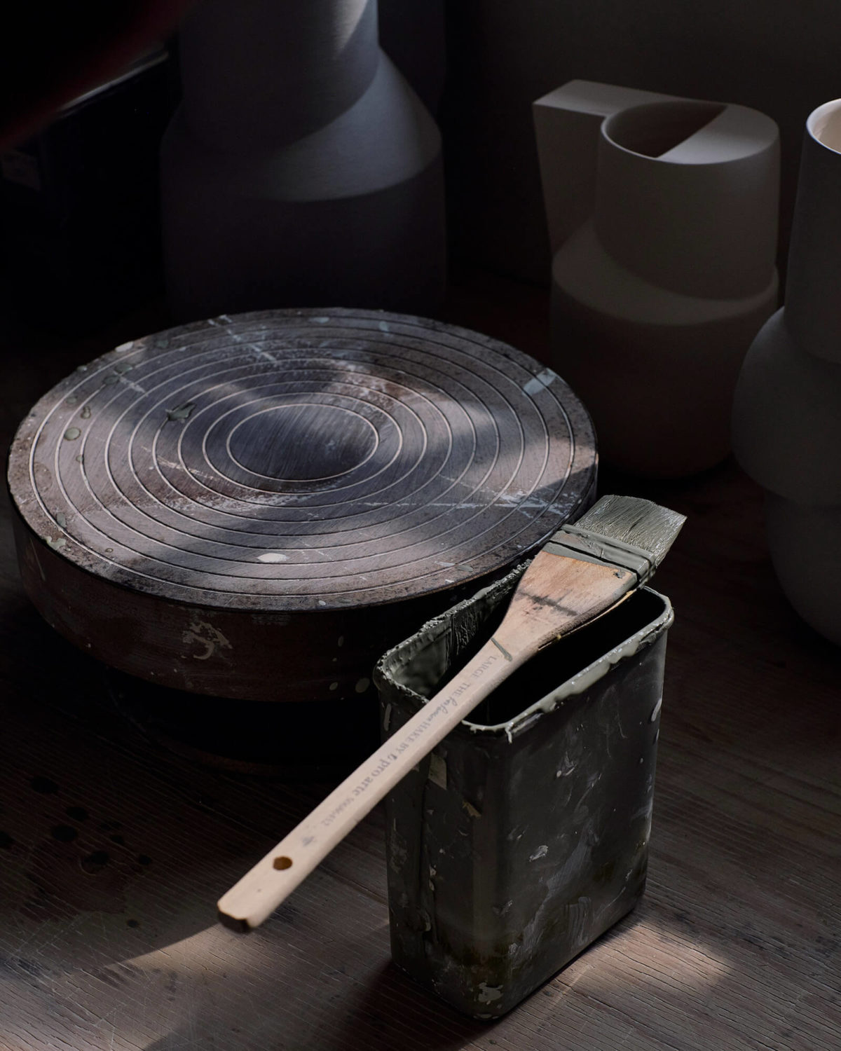 Artists under Lockdown / Derek Wilson - In The Studio - The Design Edit